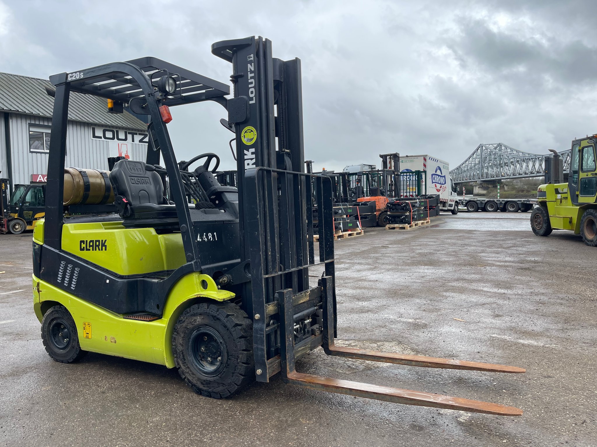 Chariot élévateur gaz Clark C20SL à vendre sur Loutz